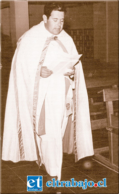 Así se presentó miles de veces el cura Roberto Huerta cuando oficiaba la misa en Santa María, él ...