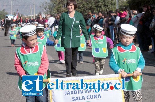 DUENDES DESFILANDO.- Los pequeñitos de Jardín Infantil Duendecitos, de ...