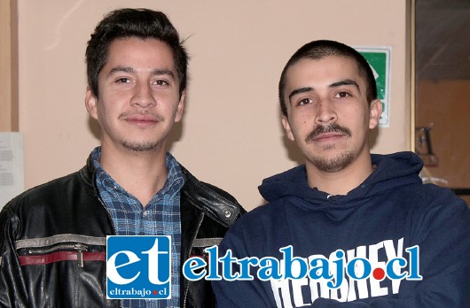 IMPARABLES.- Ellos son Felipe Cordero, licenciado en Arte de la Upla ...