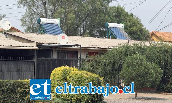 Algunas de las casas que ya cuentan con termo calefactores solares en ...