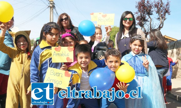 Los pequeños pidieron con carteles un trato amable, respetuoso ...